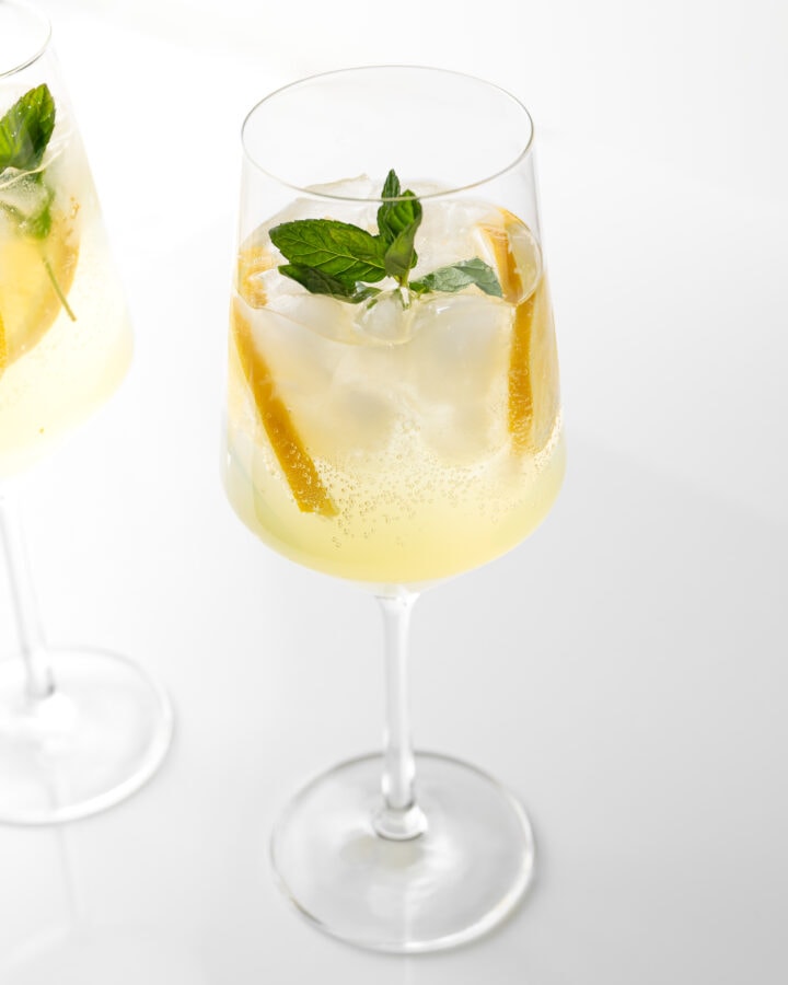Lemon Spritzer Recipe (Limoncello Spritz Cocktail)