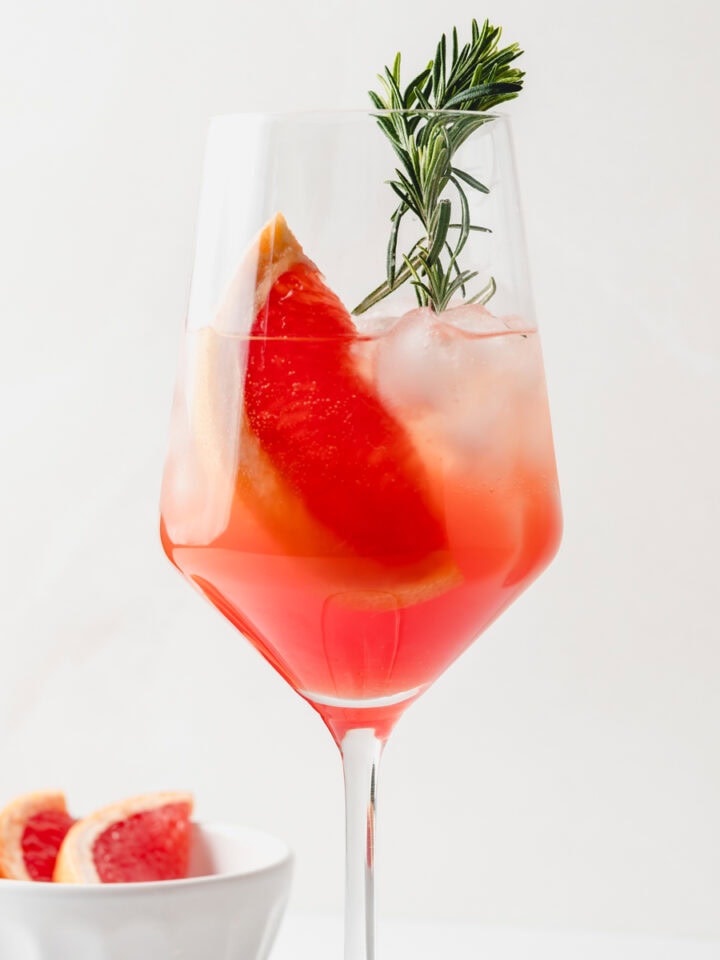 Aperol Spritz Recipe 3-2-1 (The perfect cocktail!)